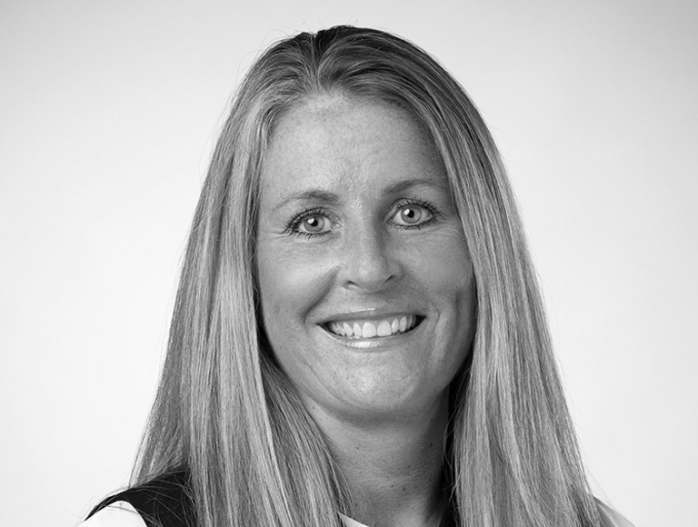 Deeanne King, vicepresidenta ejecutiva y directora de recursos humanos ...